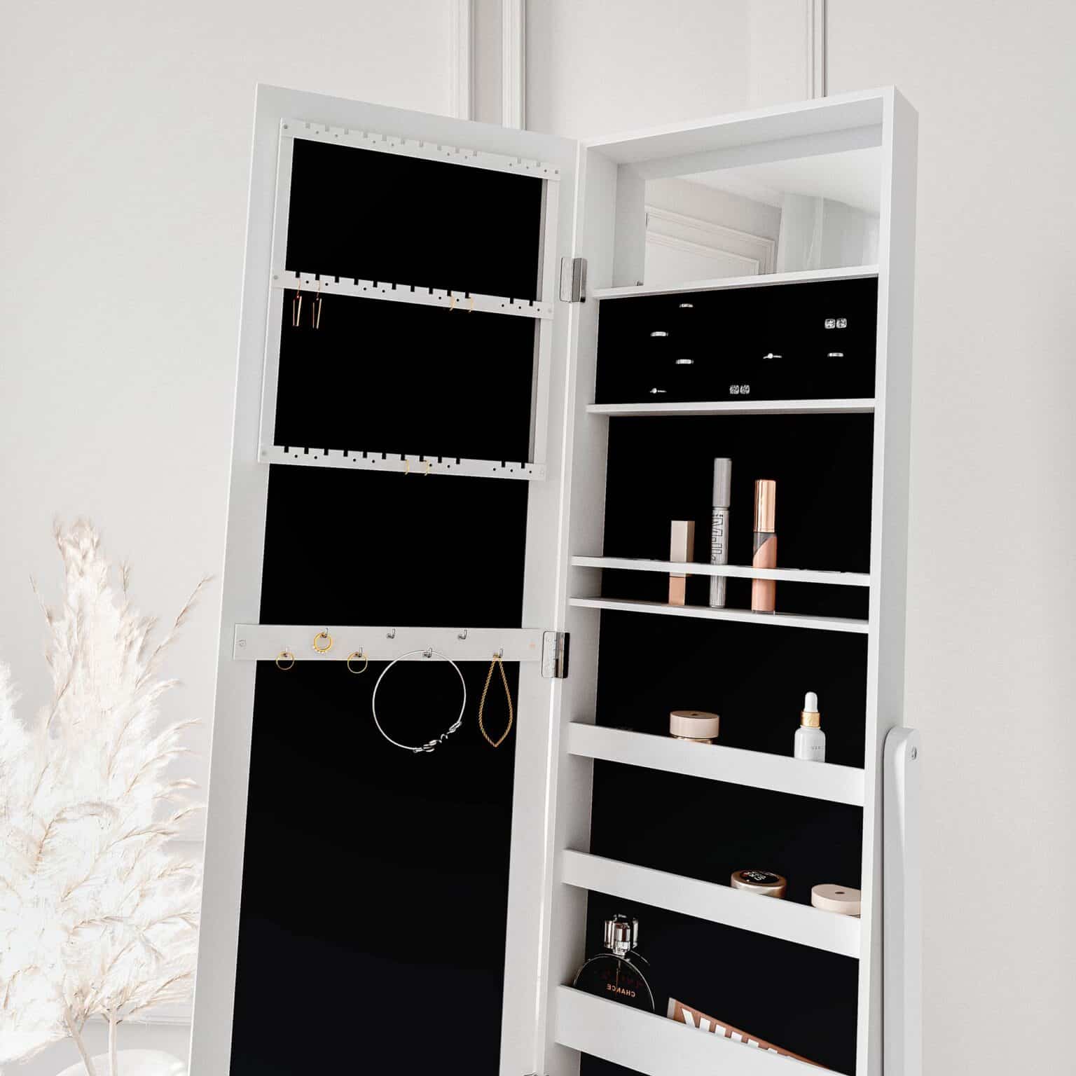 Small Spaces. Here Are 5 Perfect Items To Maximise Any Space